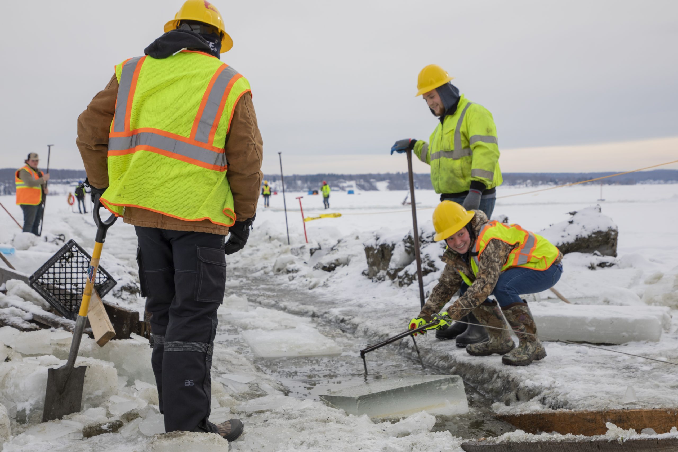 Cold shoulders: Conservation students bear weight of ice castle project ...